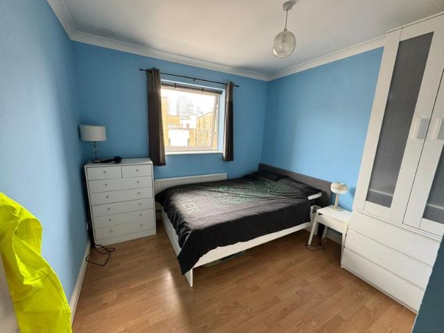 Room at Narrow Street, Greater London