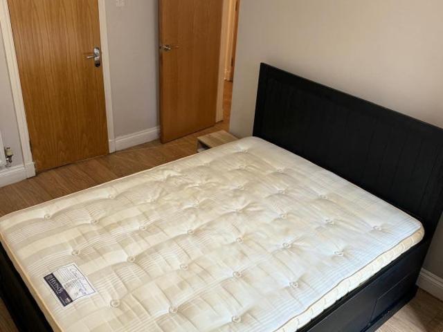 Room at Narrow Street, Greater London