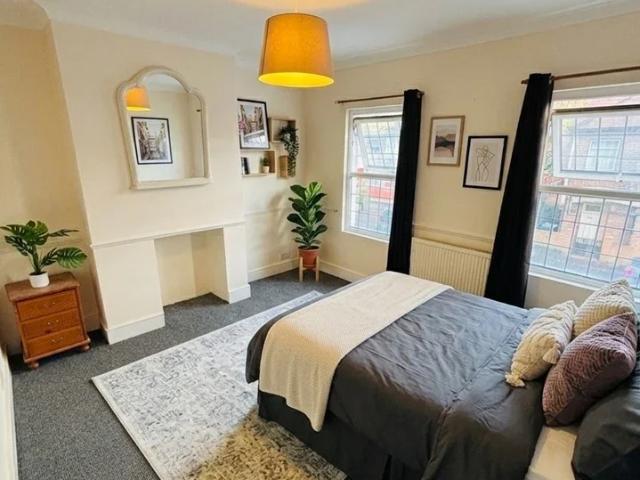 Room at Natal Road, Greater London