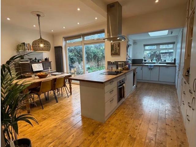 Room at Navarre Road, Greater London