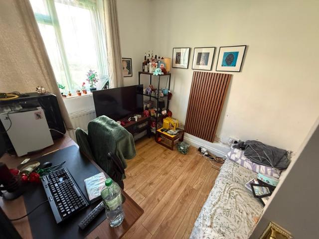 Room at Neckinger, Greater London