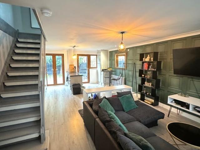 Room at Neatscourt Road, Greater London