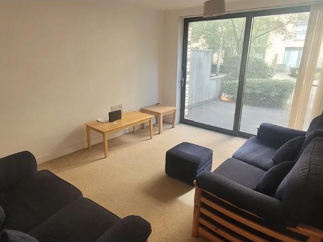 Room at Nelson Walk, Greater London