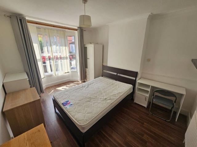 Room at Nelson Road, Worcester