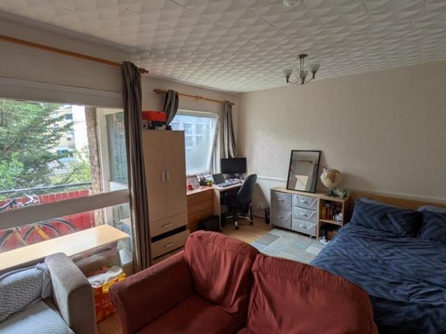 Room at Nelson Square, Greater London