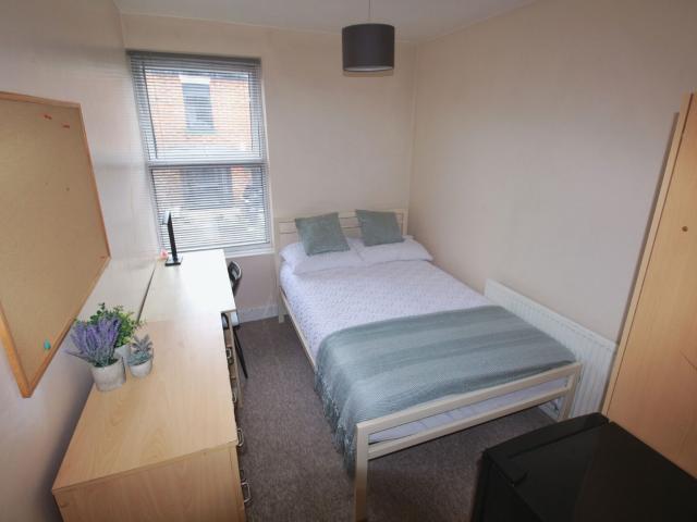 Room at Nelson Street, Lincoln