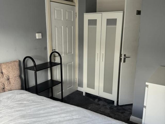 Room at Neptune Street, Greater London