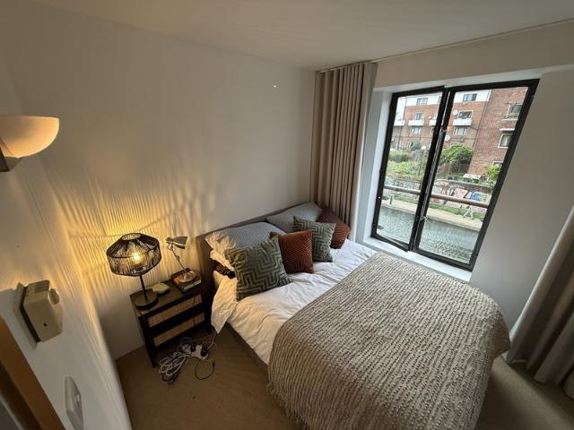 Room at New Wharf Road, Greater London