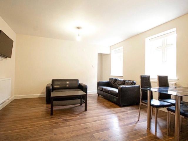 Room at New Woodhouse Lane, Leeds