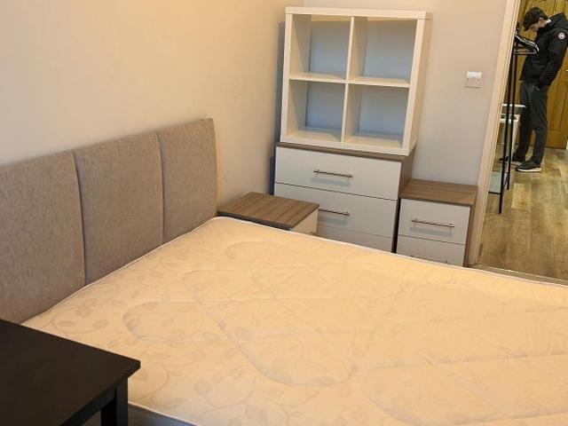 Room at New York Road, Leeds