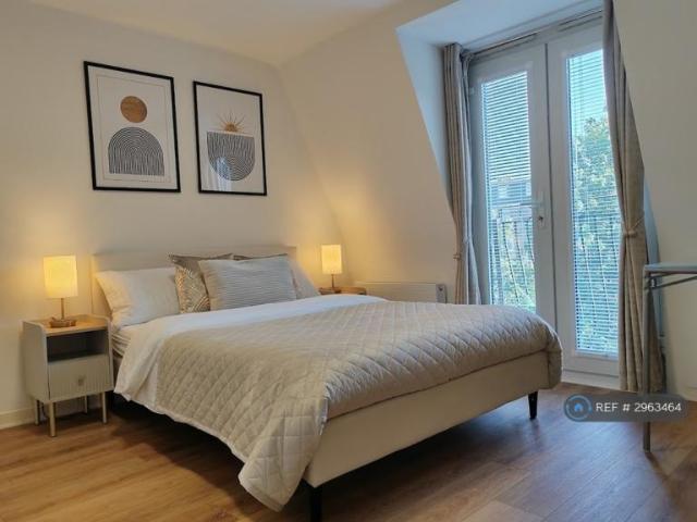 Room at New Cross Road, Greater London