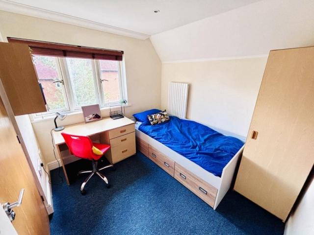 Room at New Dover Road, Canterbury
