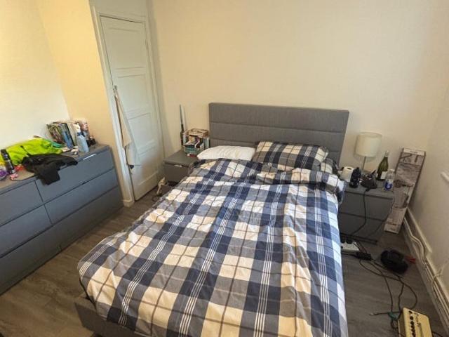 Room at New End Square, Greater London