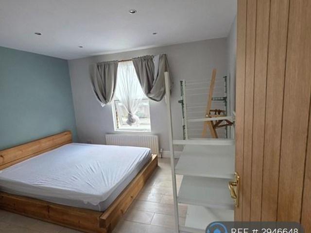 Room at New Hythe Lane, Tonbridge and Malling