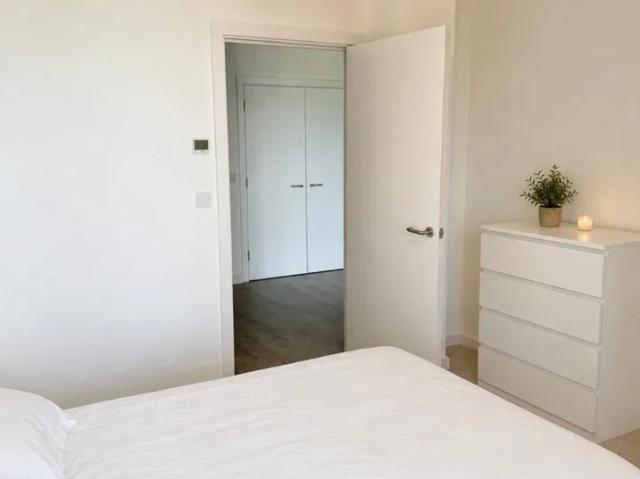 Room at New Kent Road, Greater London