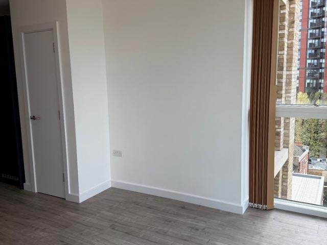 Room at New Kent Road, Greater London