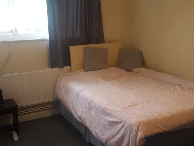 Room at New North Road, Greater London