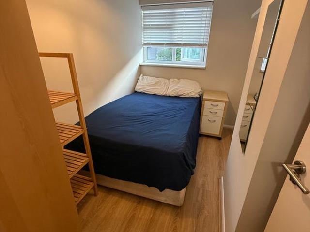 Room at New North Road, Greater London