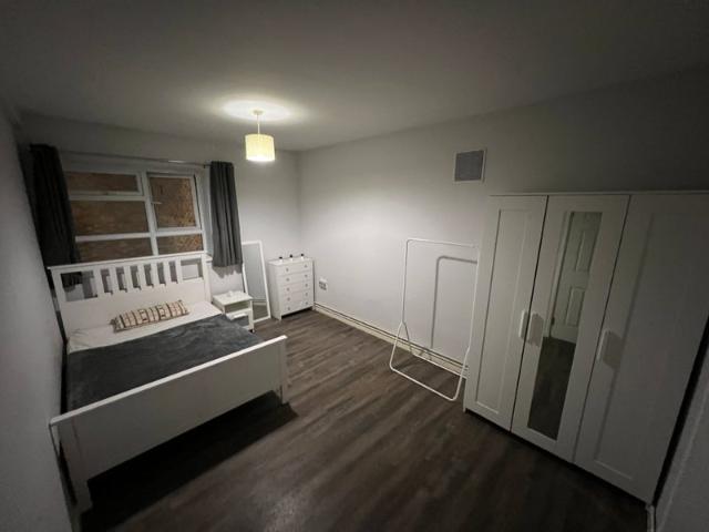 Room at New North Road, Greater London