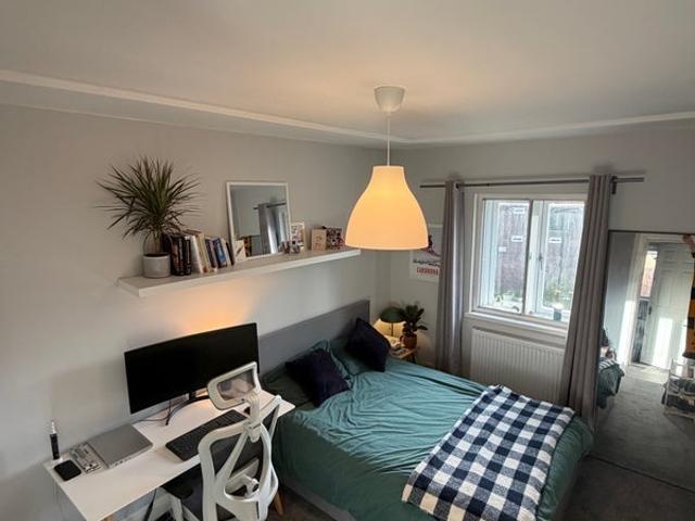 Room at New North Road, Greater London