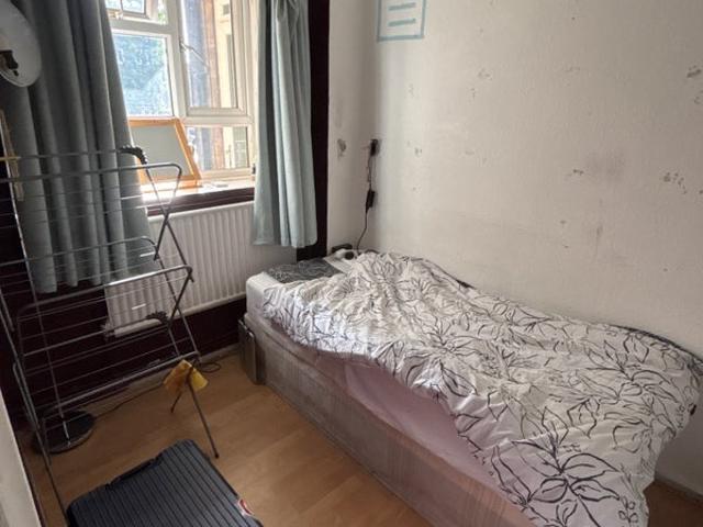 Room at New North Road, Greater London
