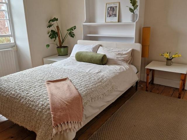 Room at New Road, Bristol