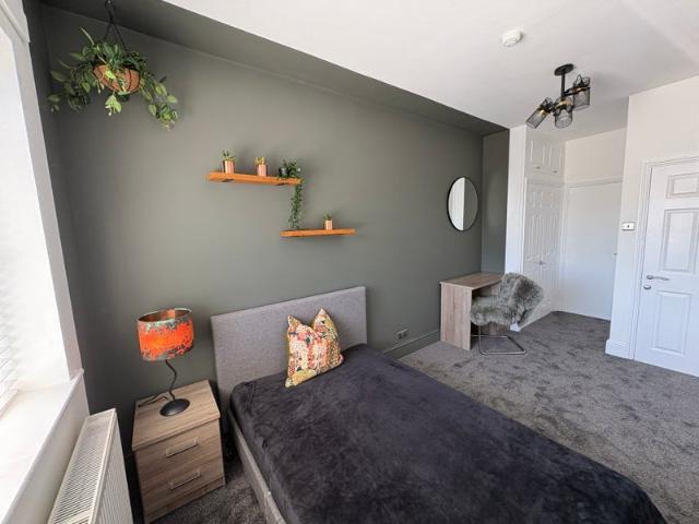 Room at New Road, Bristol