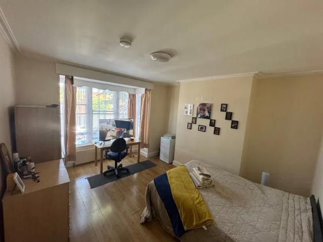 Room at New Road, Chatham