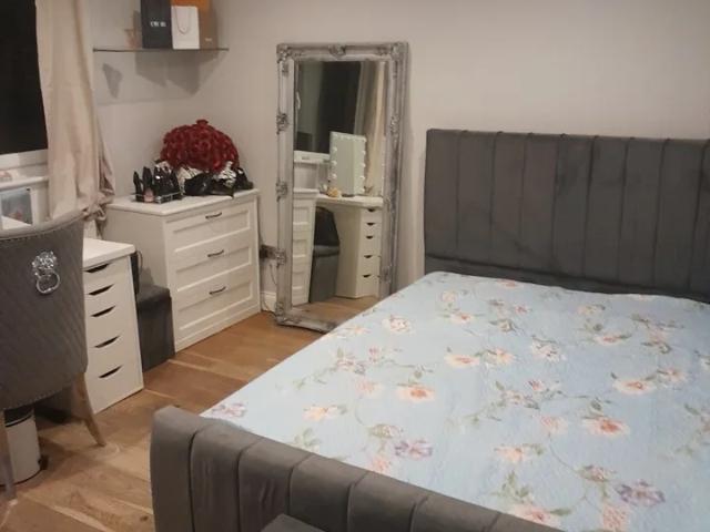 Room at New Road, Cliffe