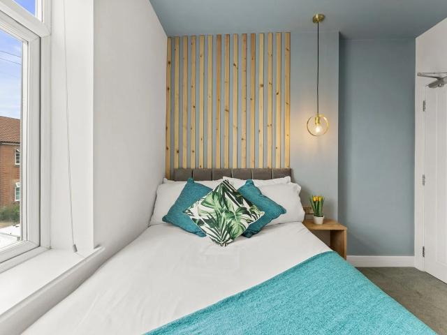 Room at New Road, Peterborough