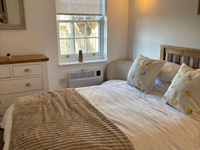 Room at New Road, Rochester