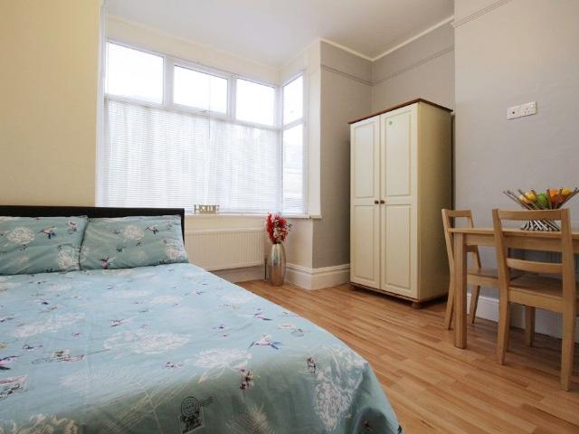 Room at Newark Road, Lincoln