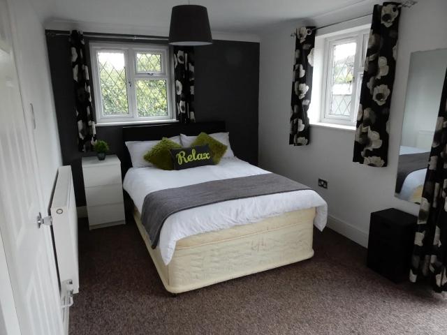 Room at Newbarn Road, Havant
