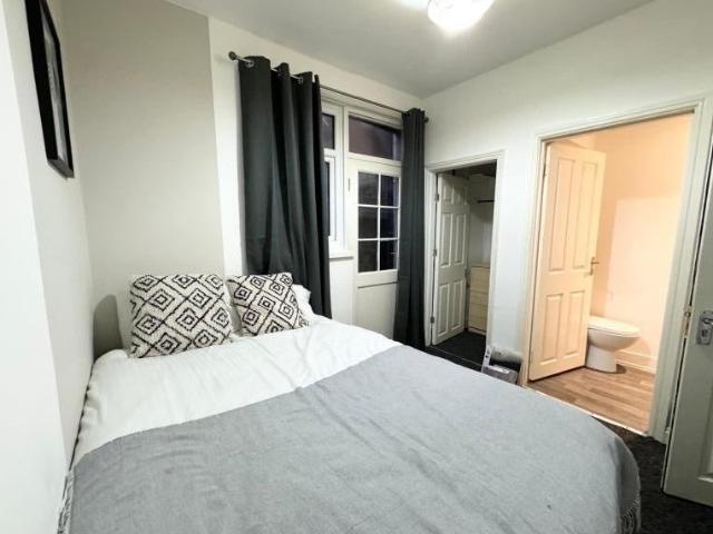 Room at Newcombe Road, Southampton