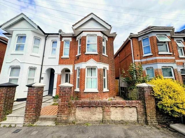 Room at Newcombe Road, Southampton