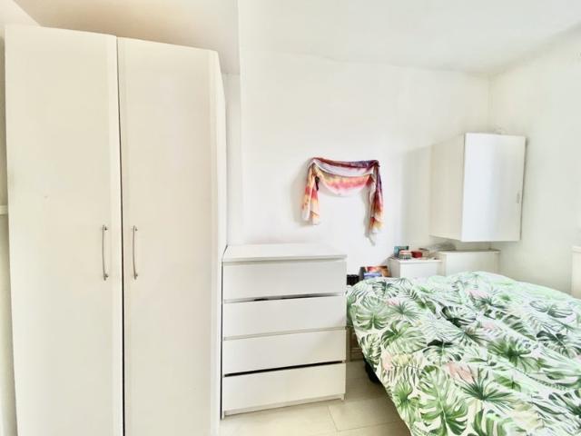 Room at Newcomen Street, Greater London