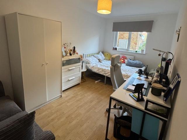Room at Newington Butts, Greater London