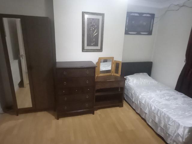 Room at Newington Butts, Greater London