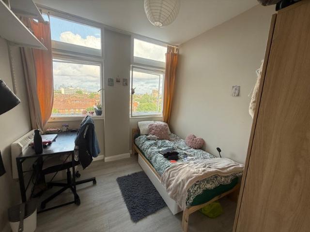 Room at Newington Causeway, Greater London