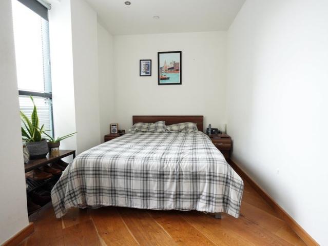 Room at Newington Causeway, Greater London