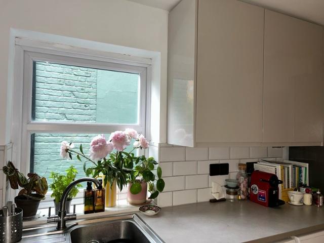 Room at Newington Green Road, Greater London