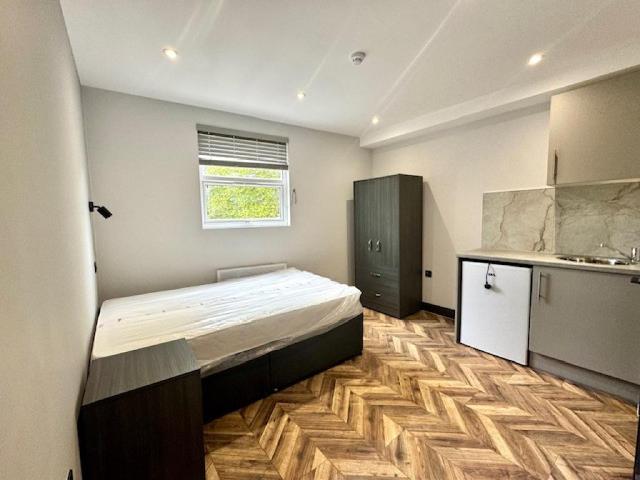 Room at Newington Green Road, Greater London