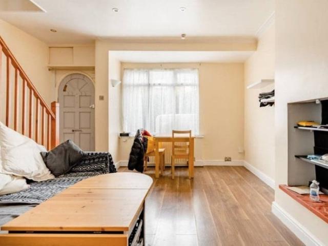 Room at Newlands Road, Greater London