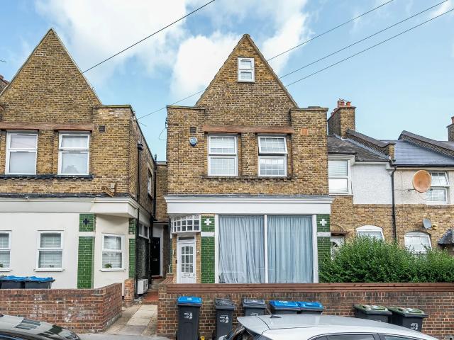 Room at Newlands Road, Greater London