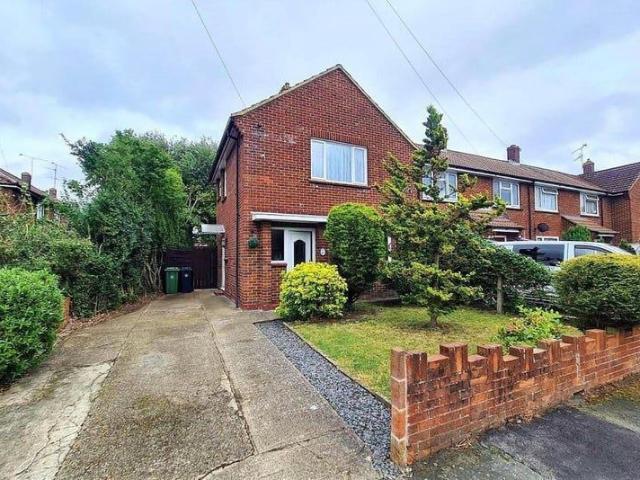Room at Newlands Road, Surrey Heath