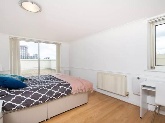 Room at Newport Avenue, Greater London