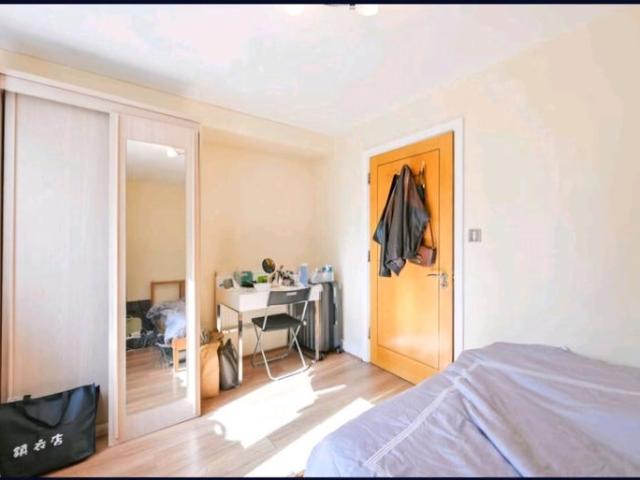 Room at Newport Avenue, Greater London