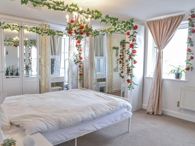 Room at Newport Avenue, Greater London