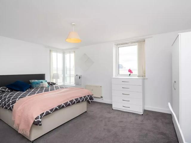 Room at Newport Avenue, Greater London