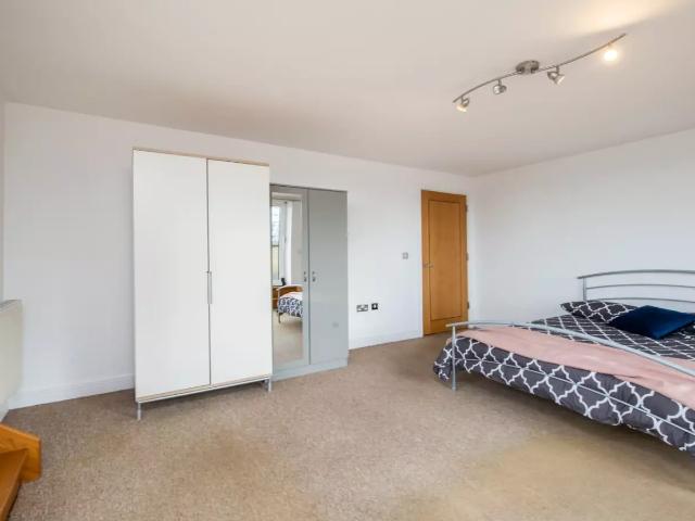 Room at Newport Avenue, Greater London
